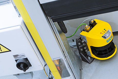 What is the Difference Between a Safety Scanner and a Light Curtain?